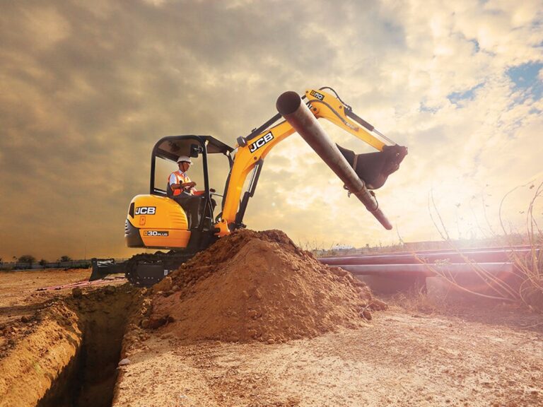 30PLUS – JCB
