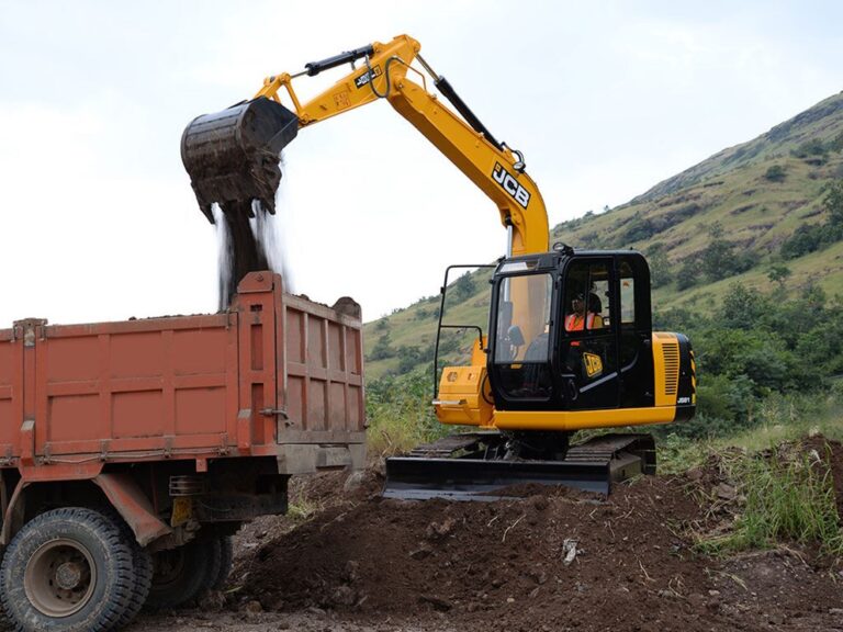 JS81 Excavator – JCB
